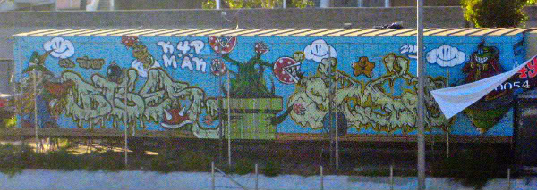 Pimp-Luigi graffiti | Bitmob.com